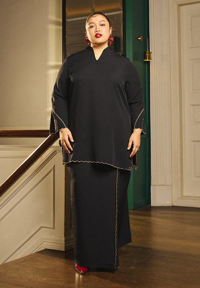 Yanyu Oriental Embroidery Side Slit Kurung – Mis Claire